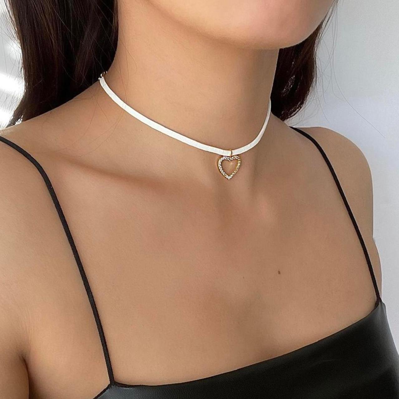 Thin white choker store