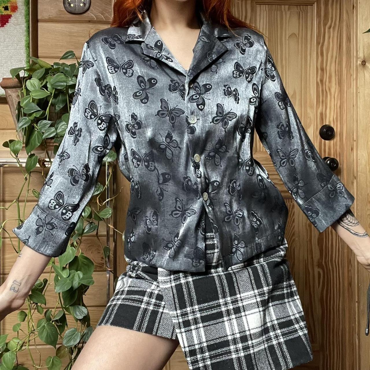 the CUTEST 90s/y2k metallic silver and black printed... - Depop