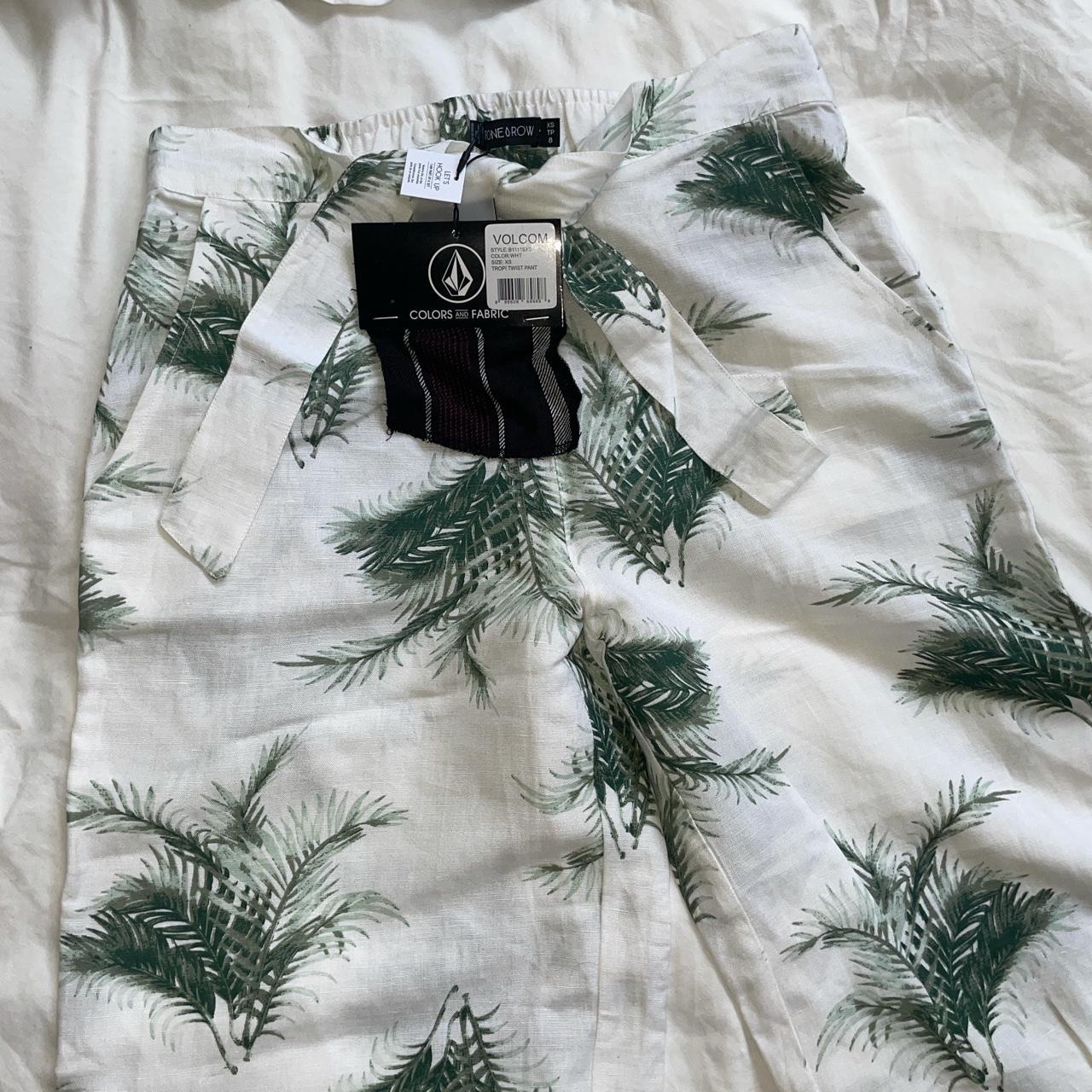 STONE ROW (aka Volcom sister company ) green leaf... - Depop