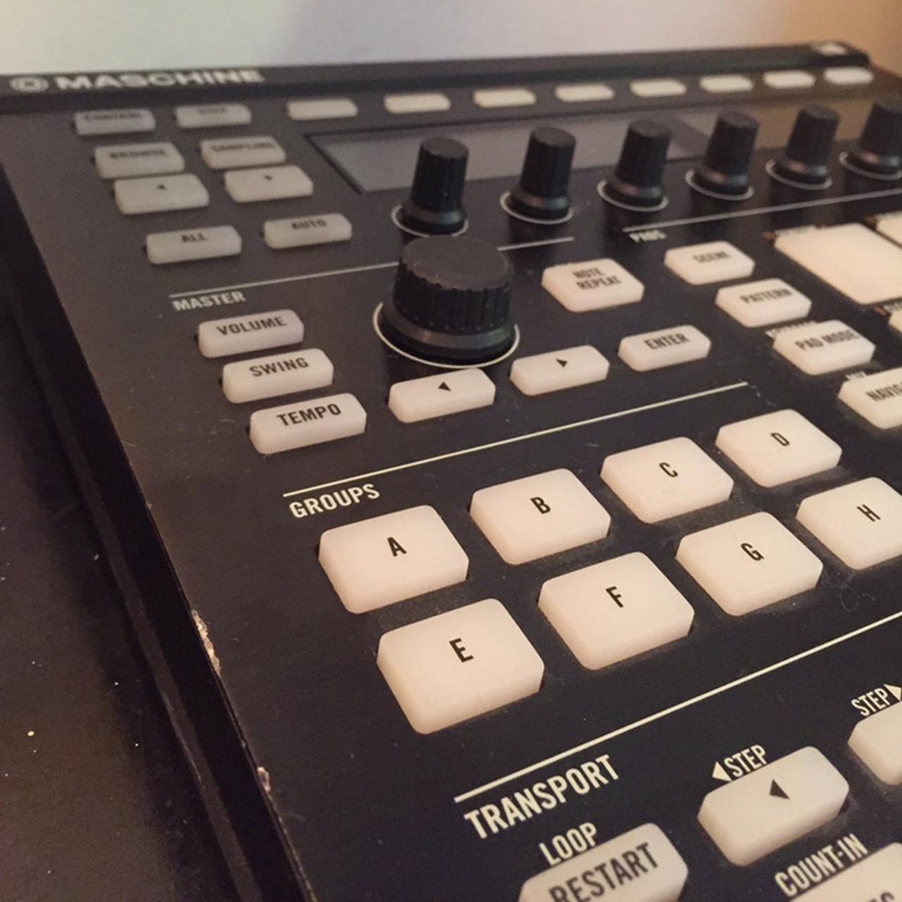 Maschine mk2 drum machine Comes with install disc... - Depop