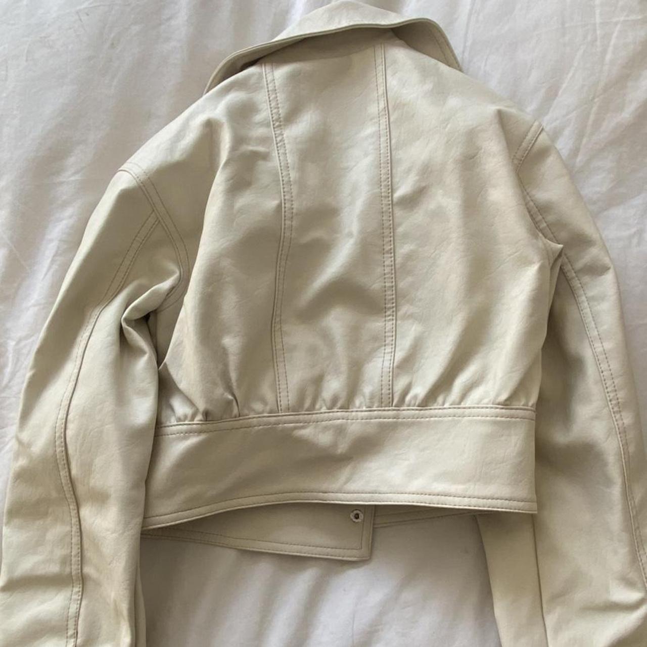 Cute beige cropped jacket size 4 but can fit a 6 or... - Depop