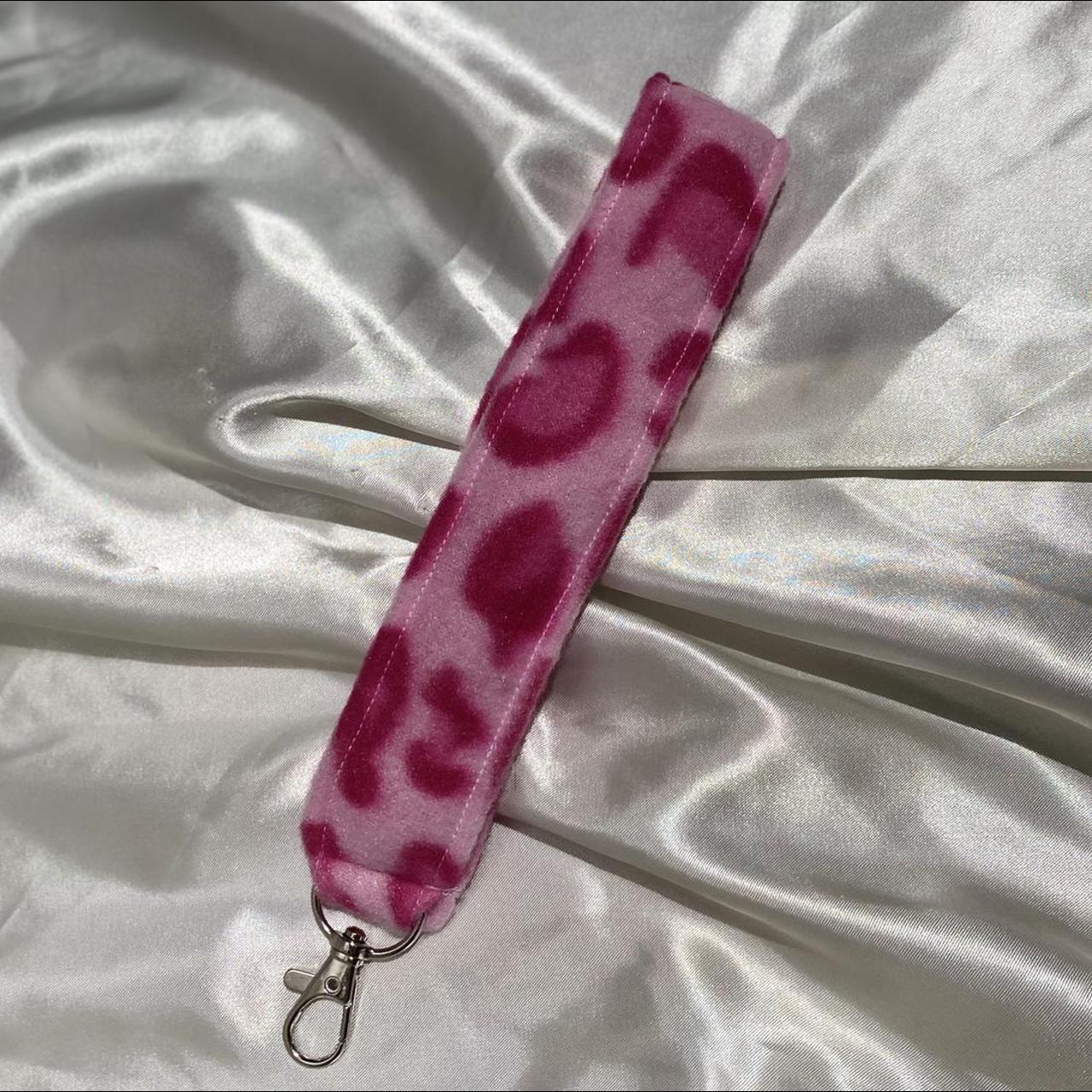 light pink cheetah keychain