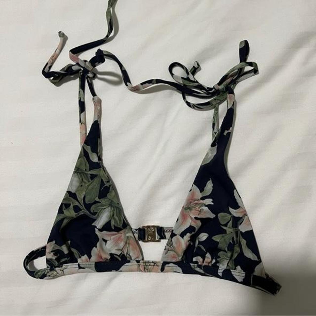 beach riot bikini top - Depop