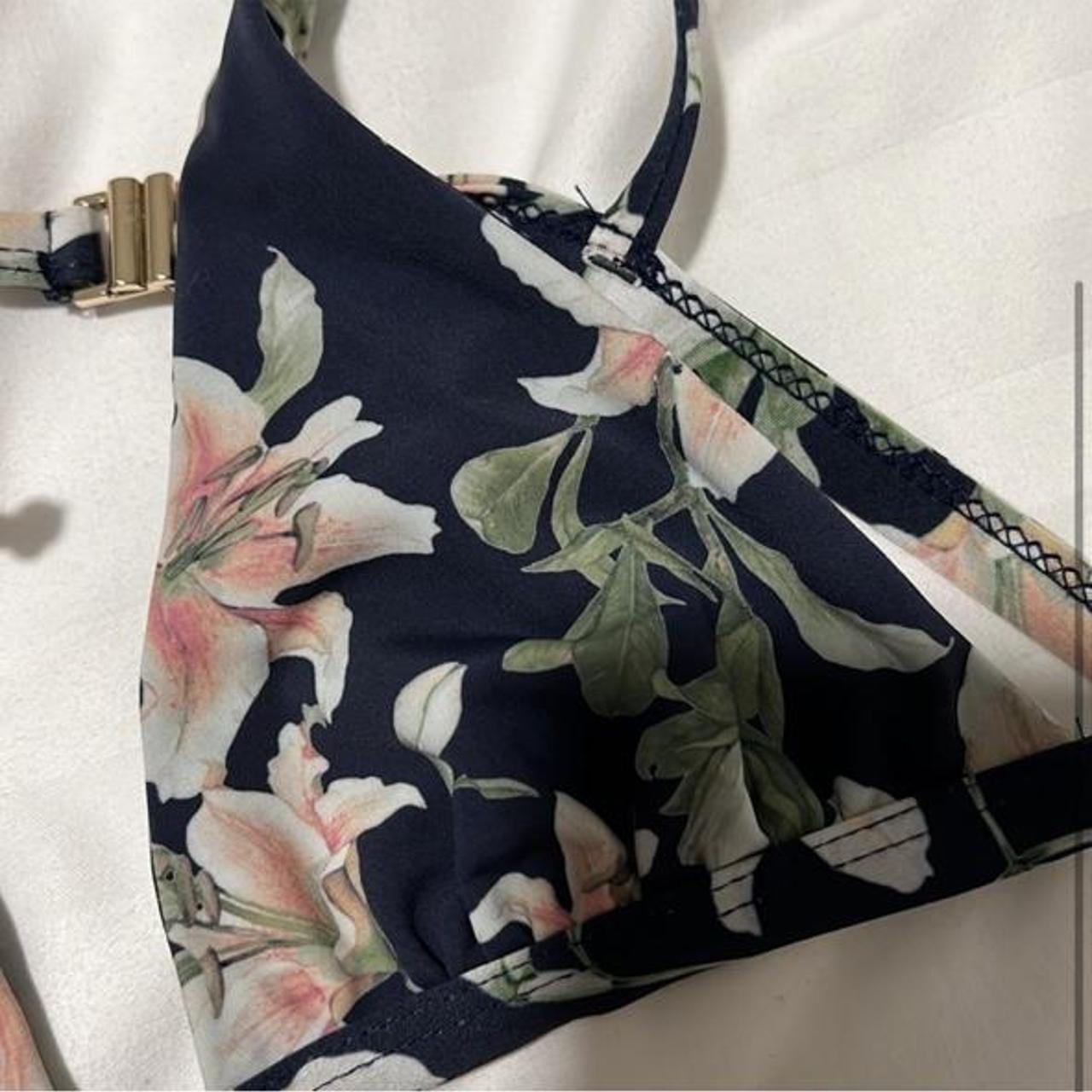 beach riot bikini top - Depop