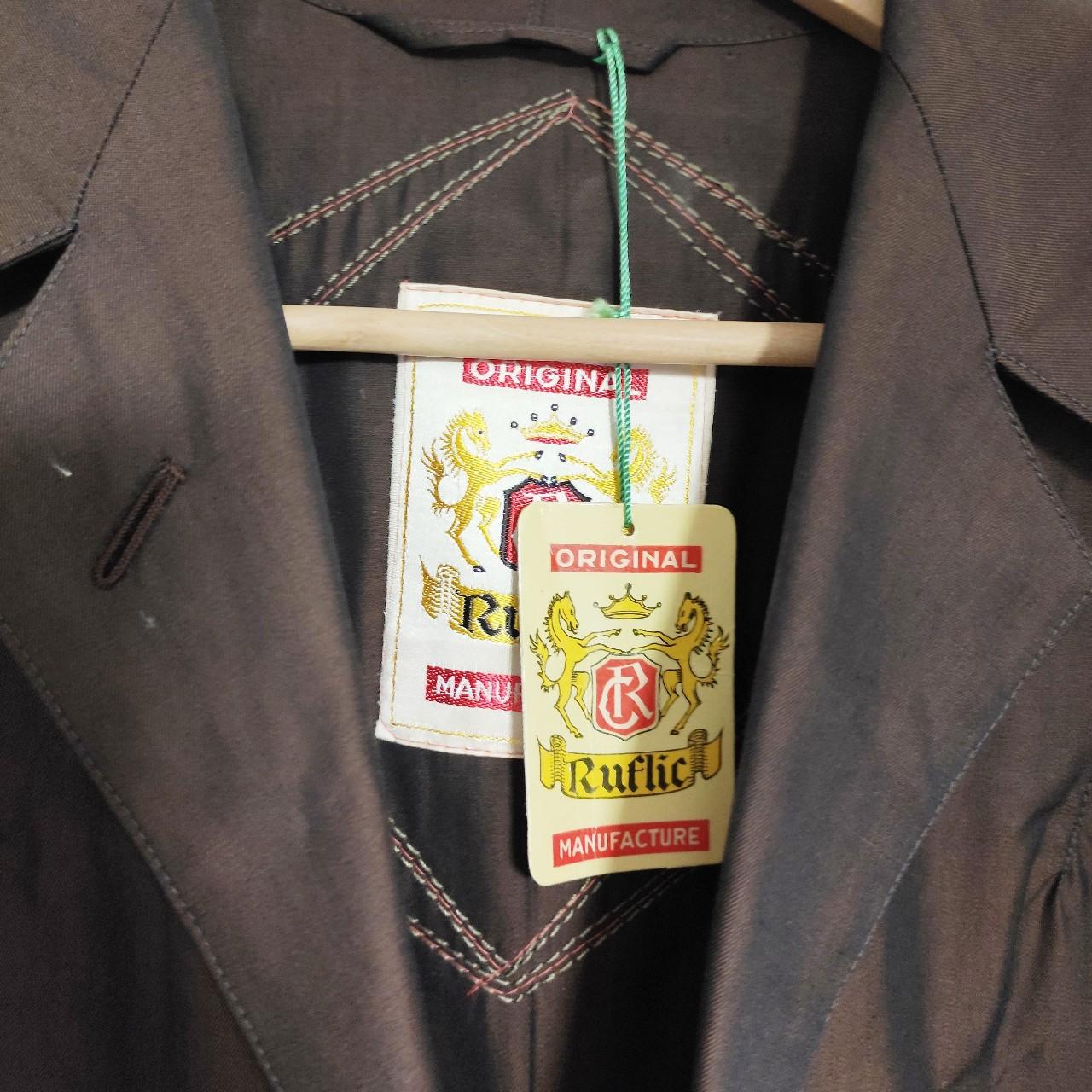 Trench vintage di pregiata manifattura, nuovo mai... - Depop