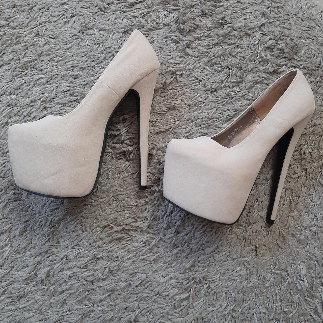 Boohoo Women's Cream and Tan | Depop