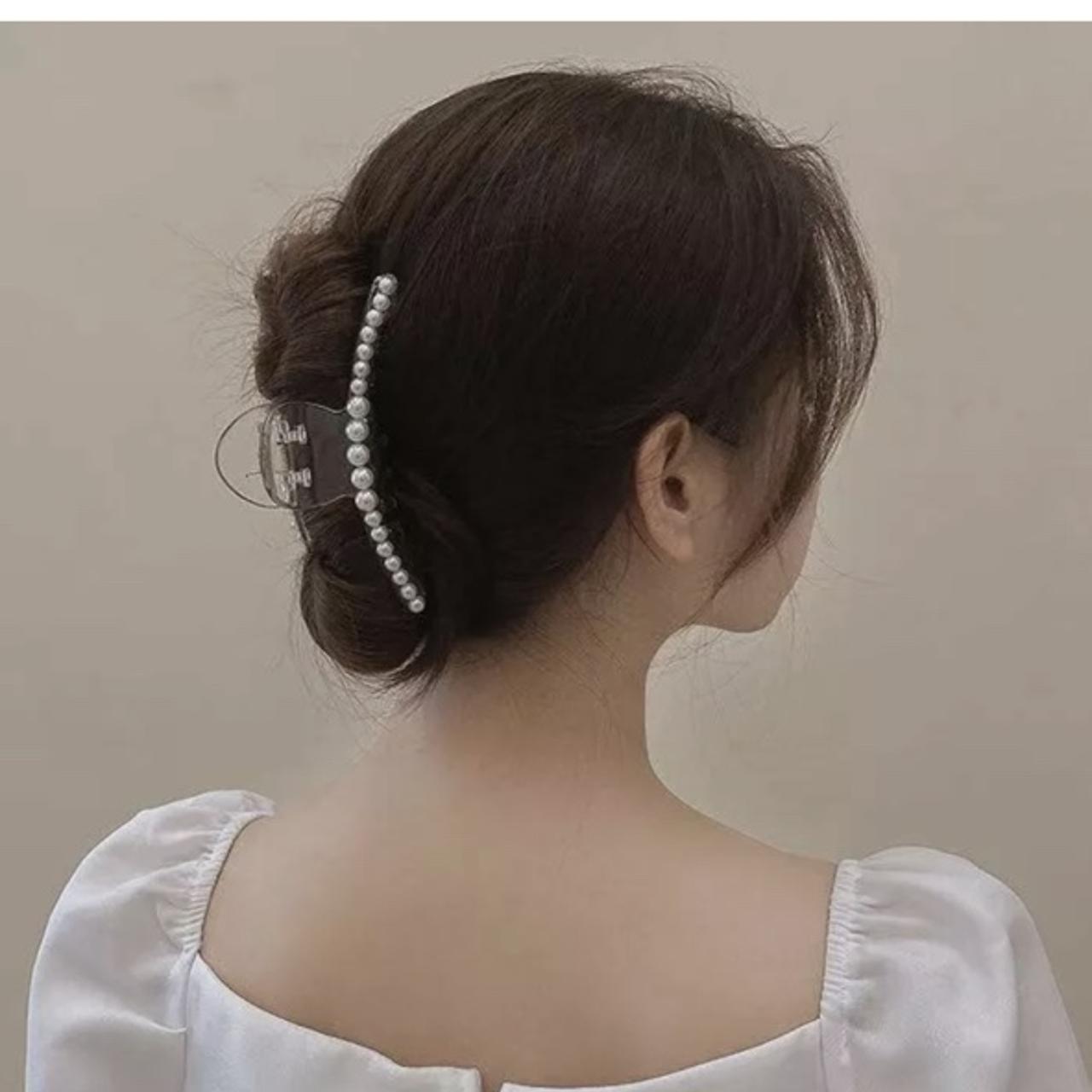 Stylish pear hair claw - Depop