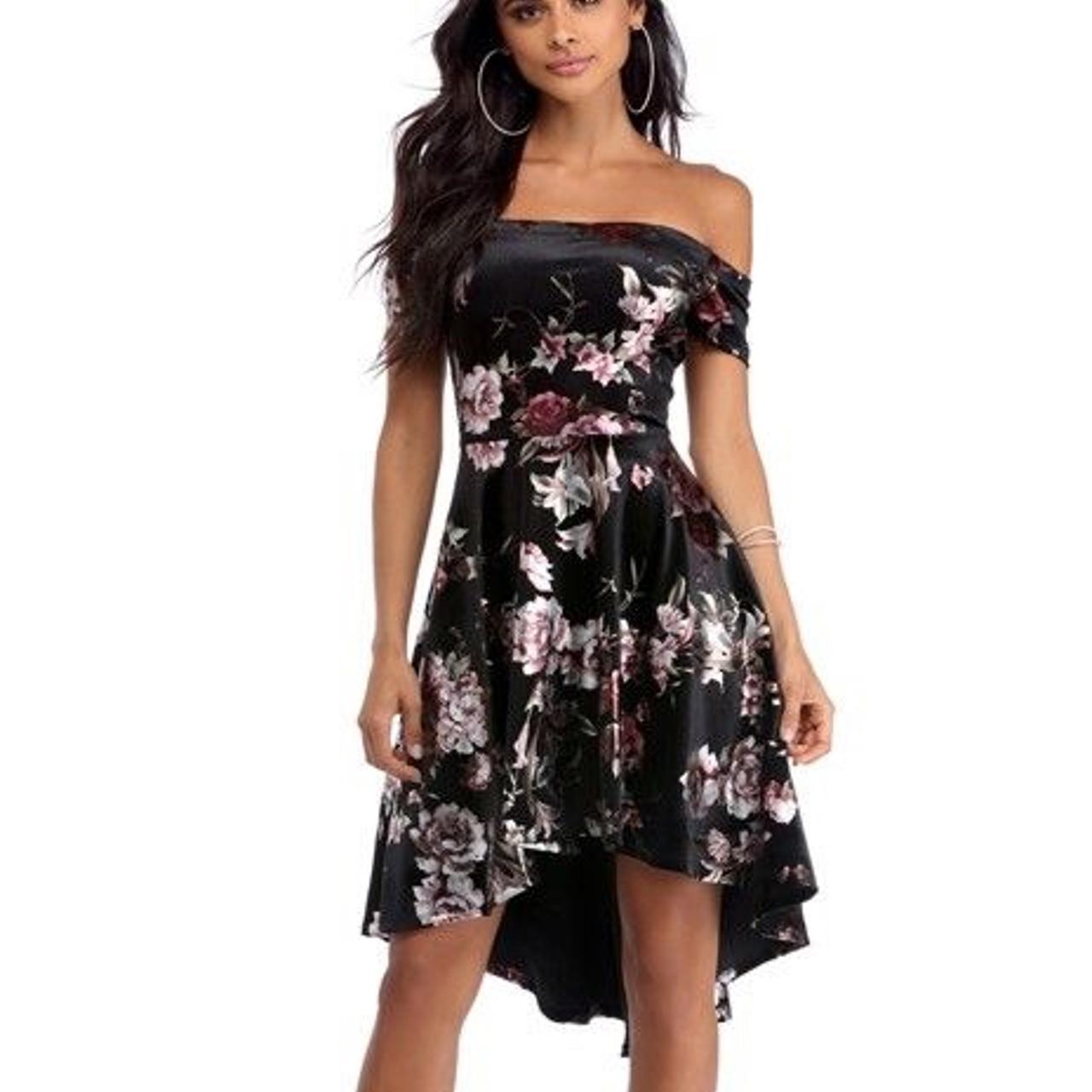 VELVET FLORAL DRESS🌸 from windsor never worn - Depop