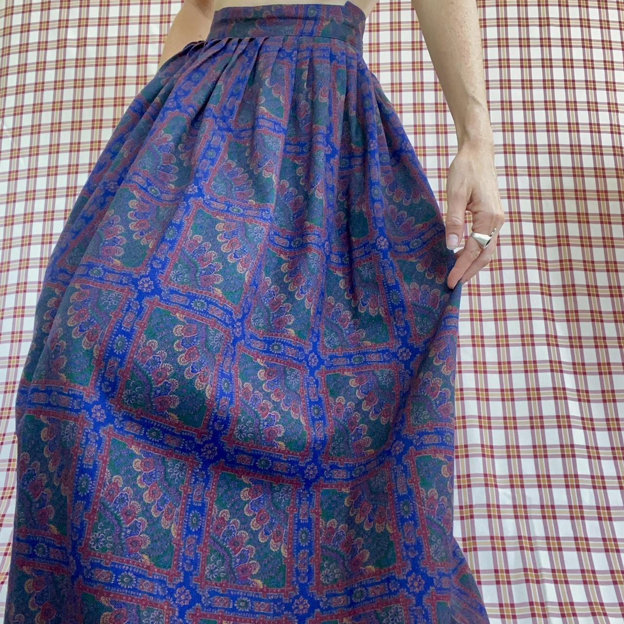 Beautiful vintage patterned skirt. Full and vibrant.... - Depop