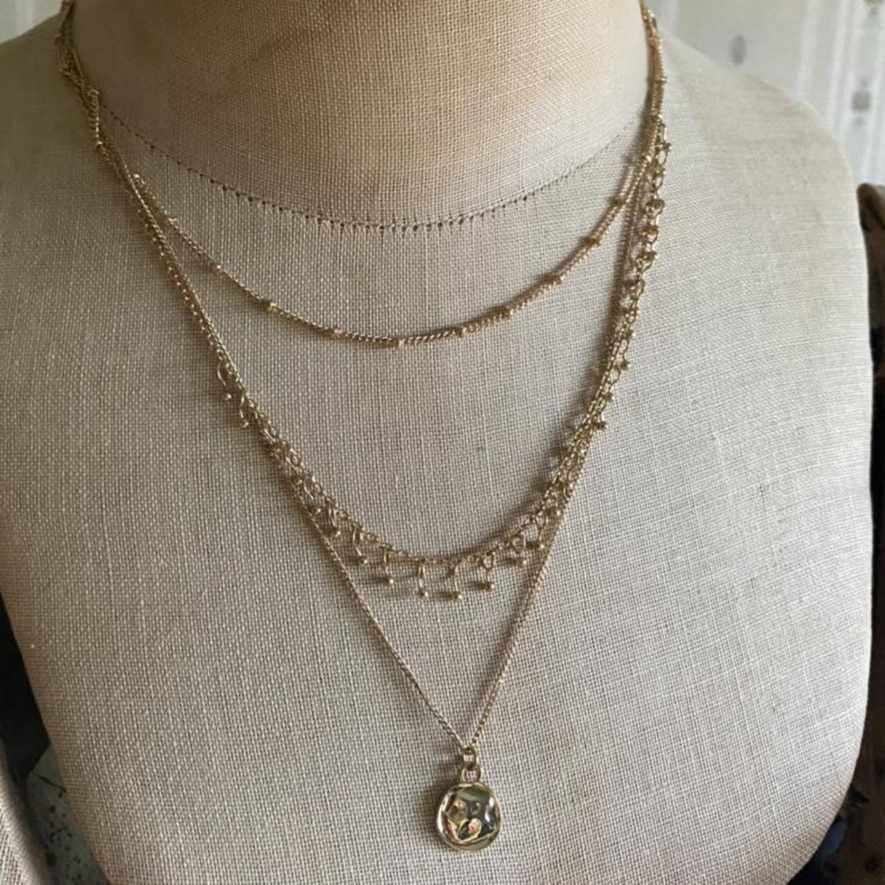 Gorgeous 3 strand delicate gold tone necklace 🌟. New... - Depop