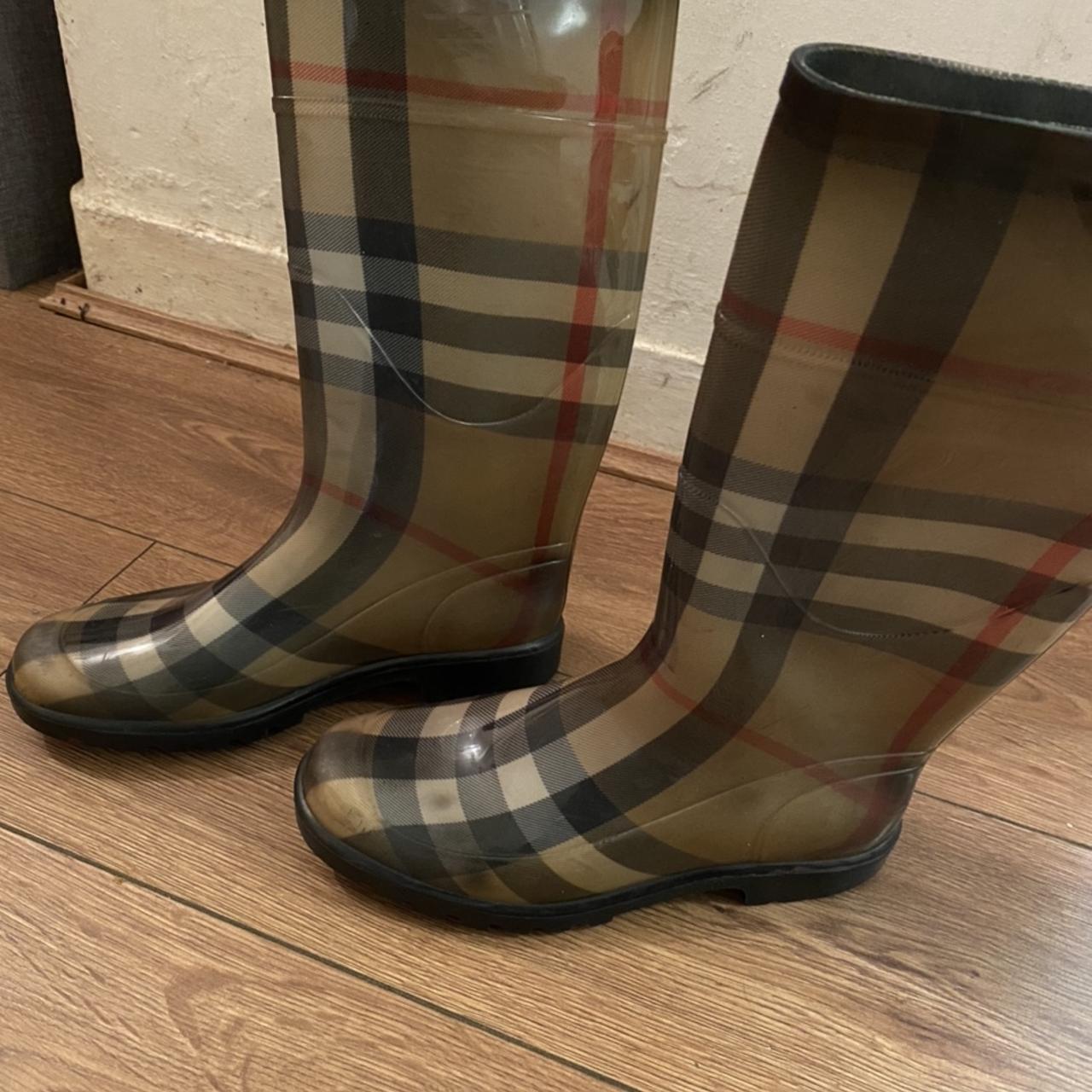 Burberry wellington boots - Depop
