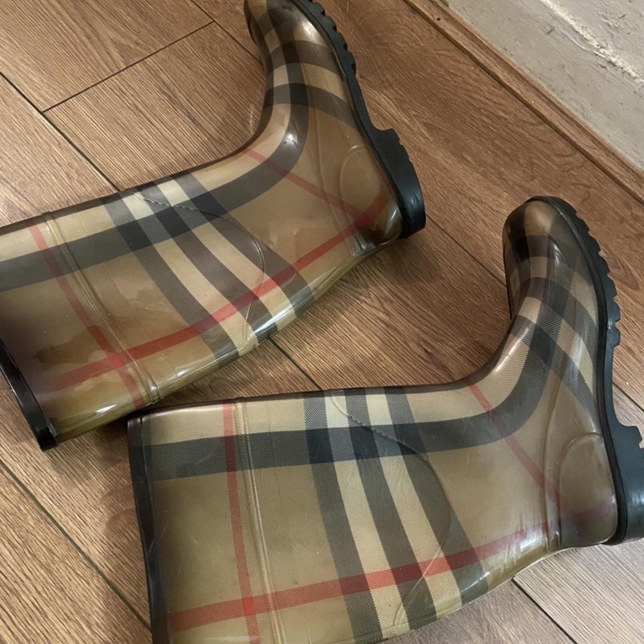 Burberry wellington boots - Depop