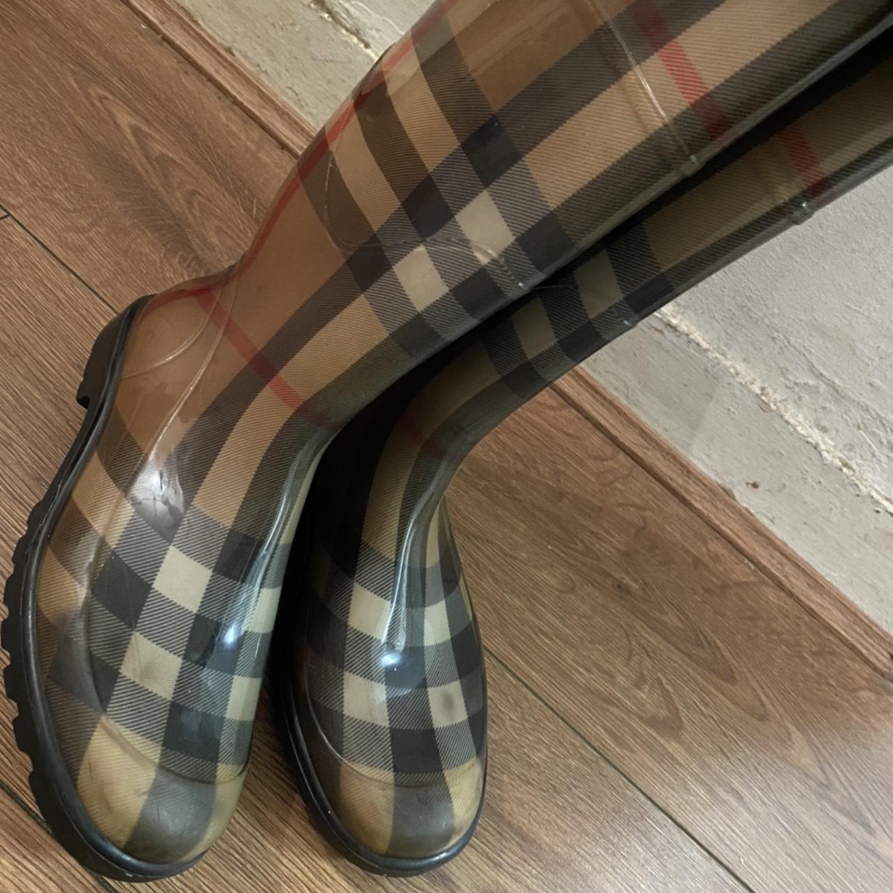 Burberry wellington boots - Depop