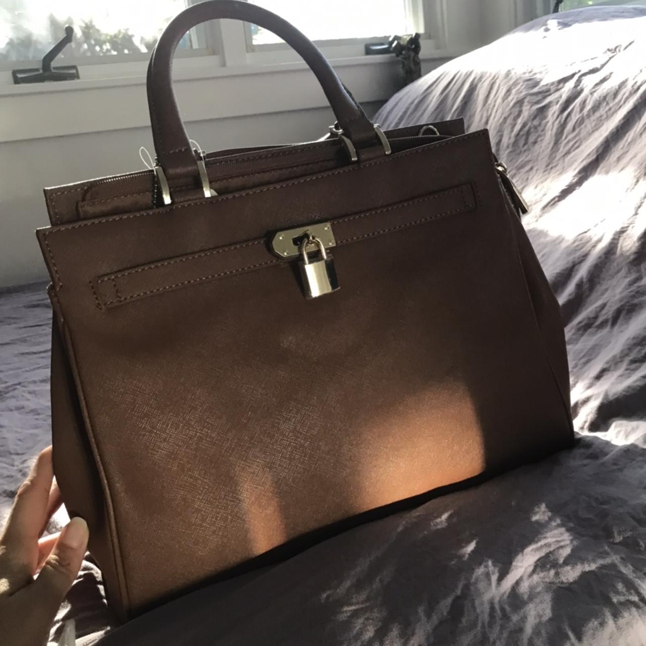 DANIER leather bag🤭🤭 so spacey and light - Depop