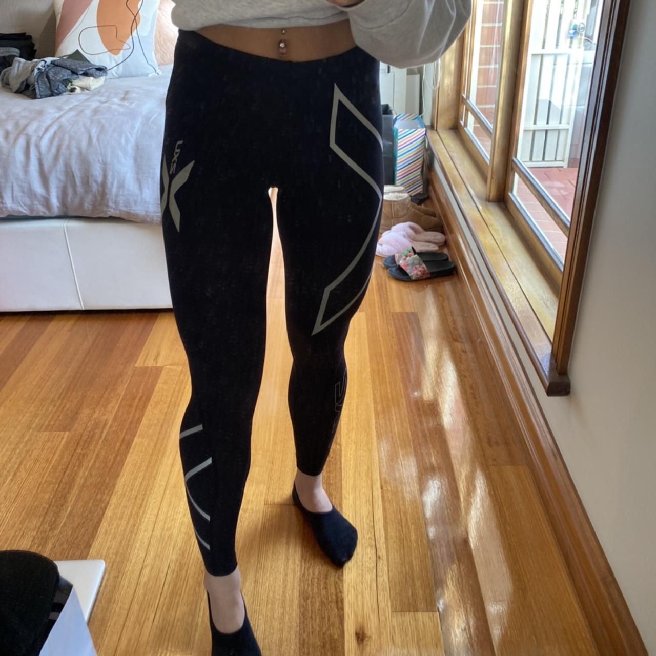 2XU tights Slightly peeling on one leg - see image - Depop