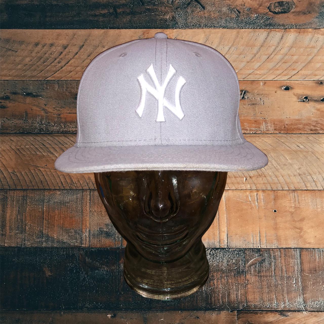 New Era NEW YORK YANKEES Grey / Red Cap Flat Peak... - Depop