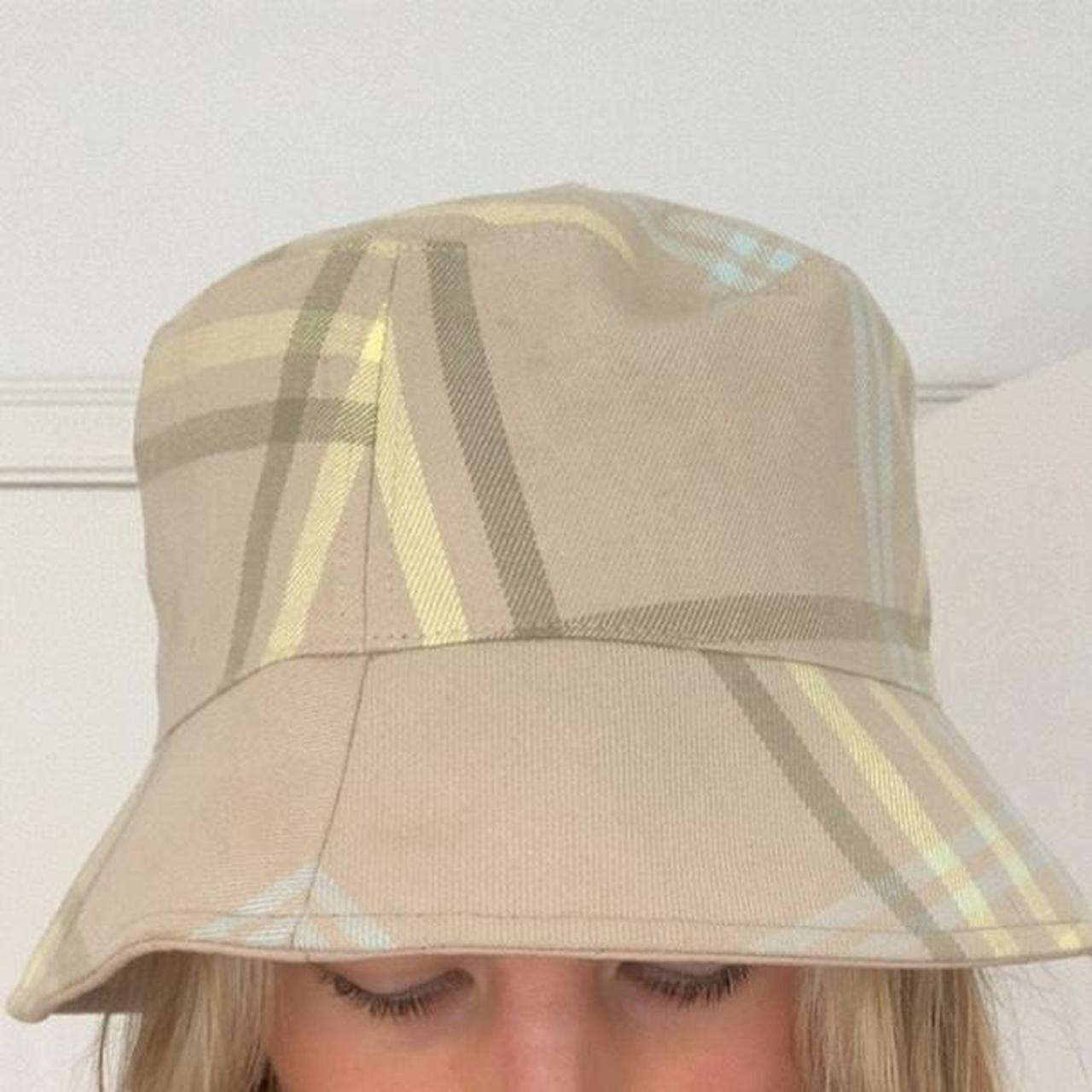 GESTUZ bucket hat Sick print Great condition... - Depop