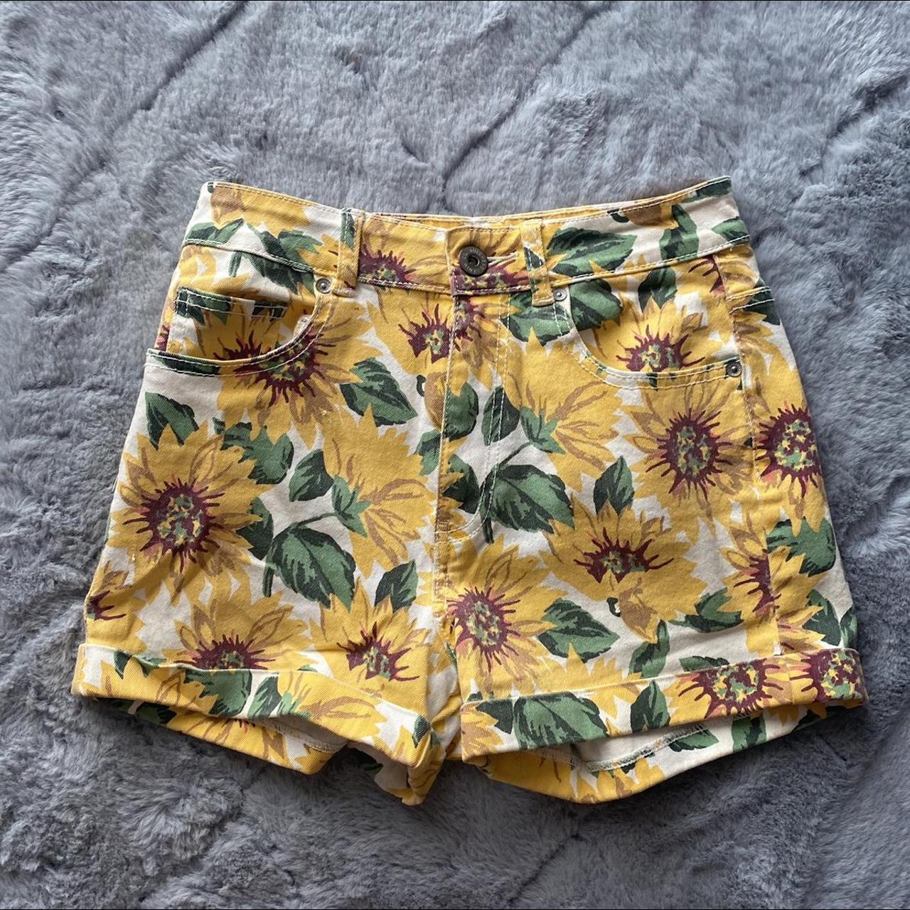 Bullhead sunflower shorts size 6 Waist 27in Length... - Depop