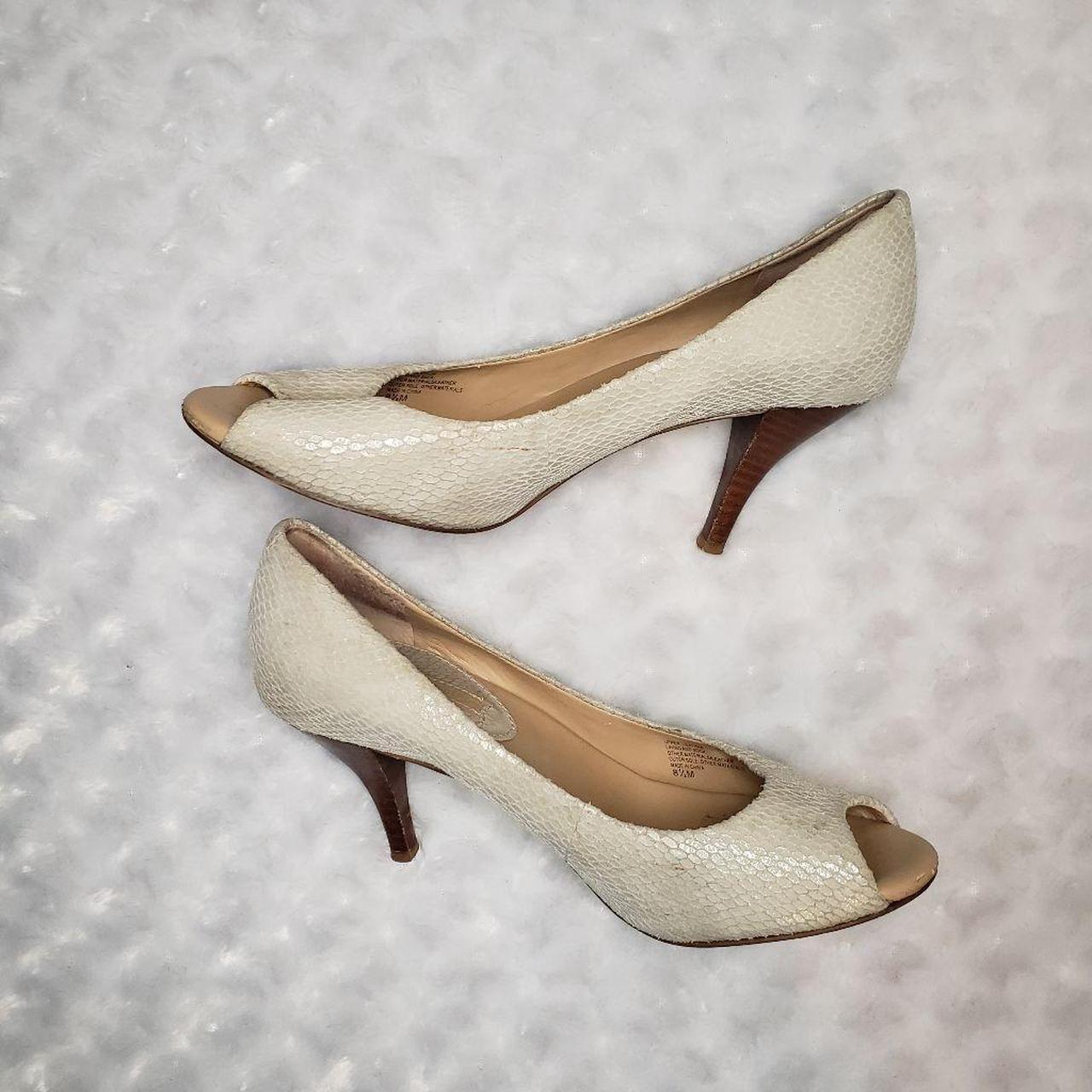 Banana Republic Women's Cream Courts | Depop