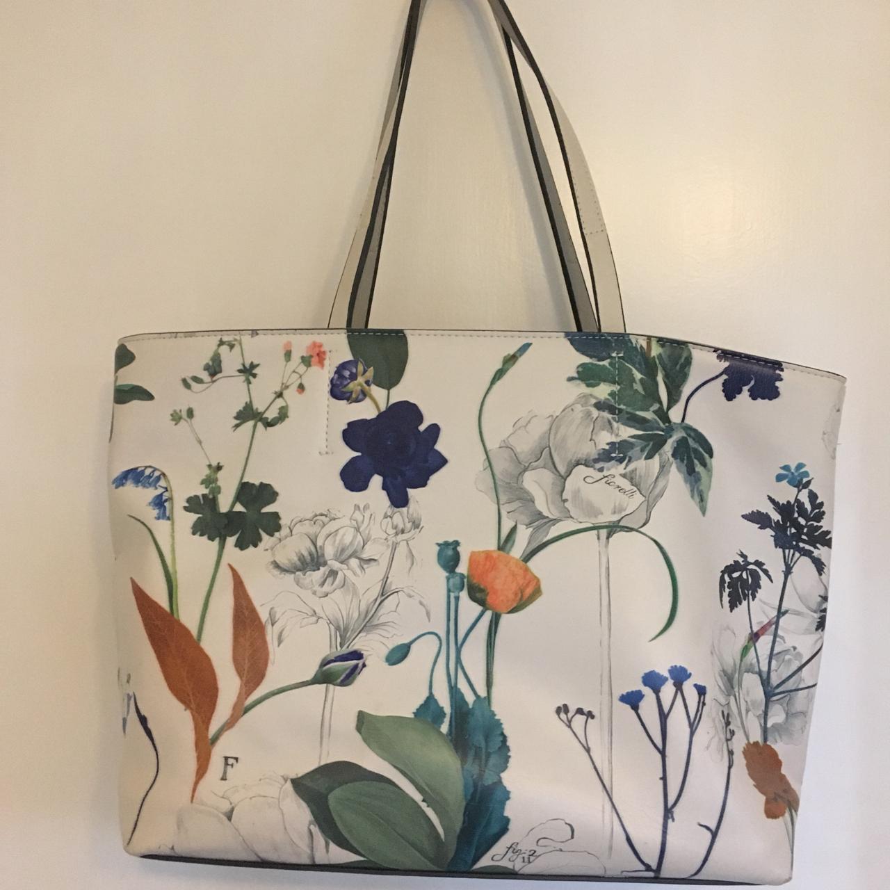 Gorgeous Fiorelli bag in floral pattern. It’s got a... | Depop