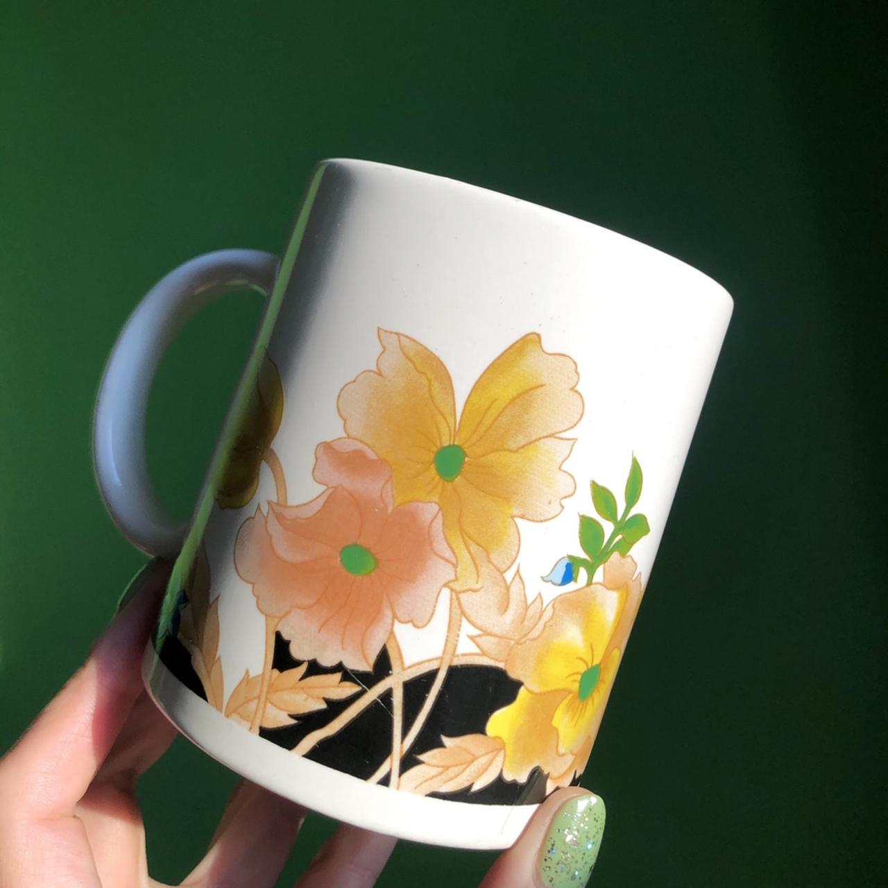 Stunning vintage coffee mug in a bold deco floral... - Depop