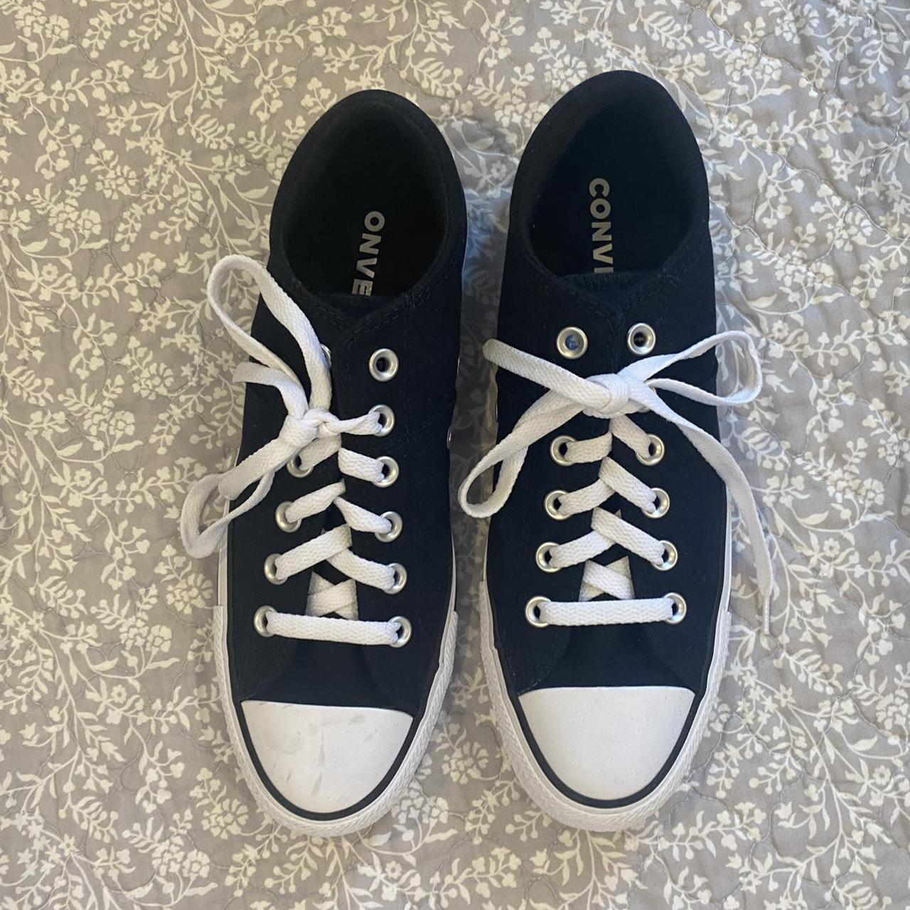 Low top black converse Never worn, scuffed on right... - Depop