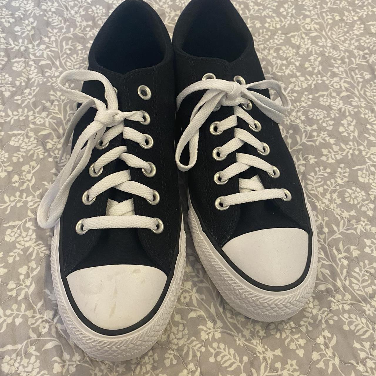 Low top black converse Never worn, scuffed on right... - Depop