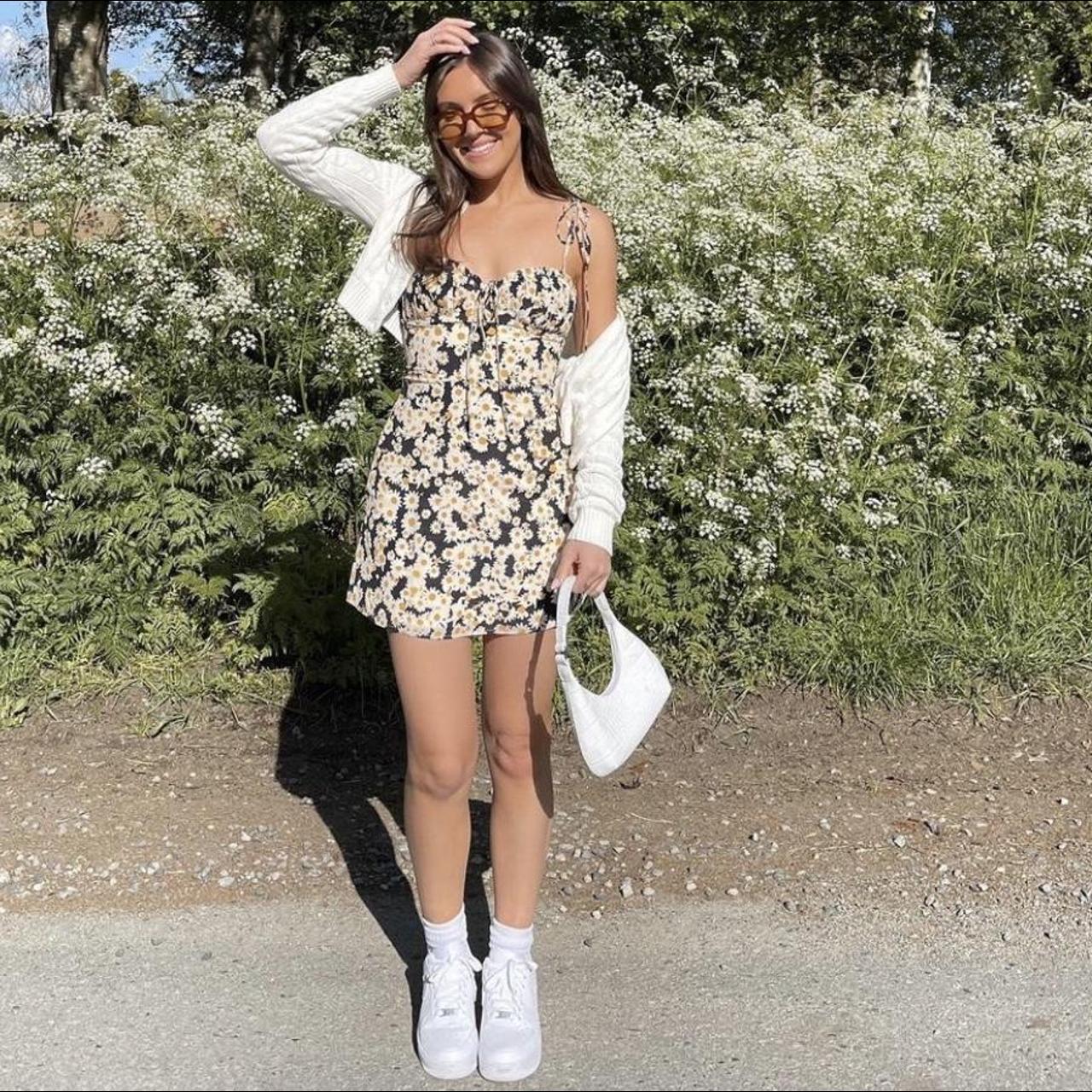 REALISATION PAR 🌼🌼 THE DEVON IN FLOWER POWER Size... - Depop