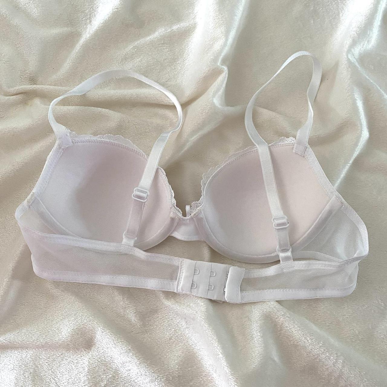 Simplistic white bra with lace trim 32A • brand new... - Depop