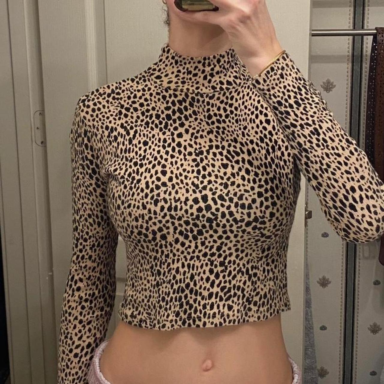 Cheetah/ Leopard ? Print turtleneck top - Depop