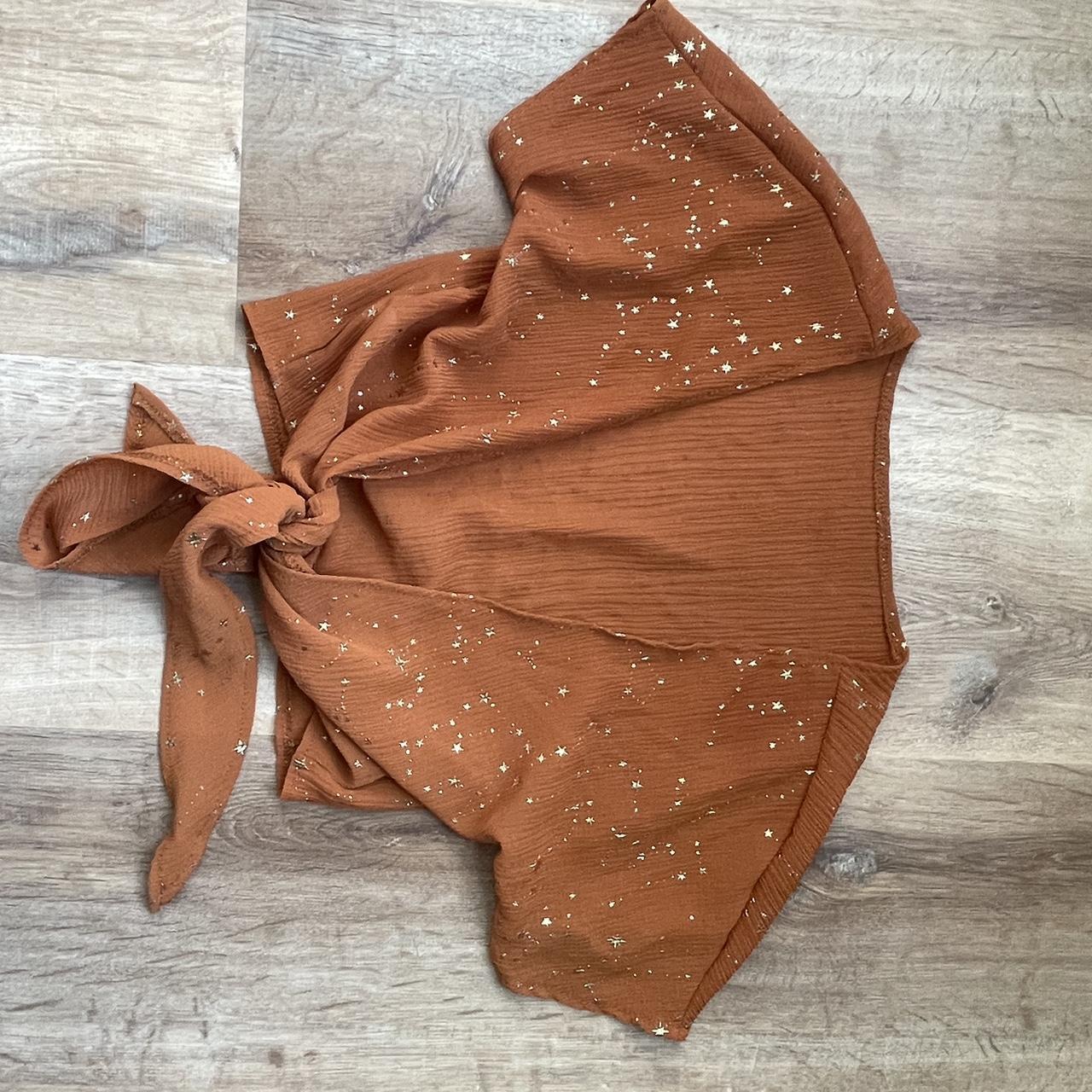 Adorable cropped orange tie front top - Depop