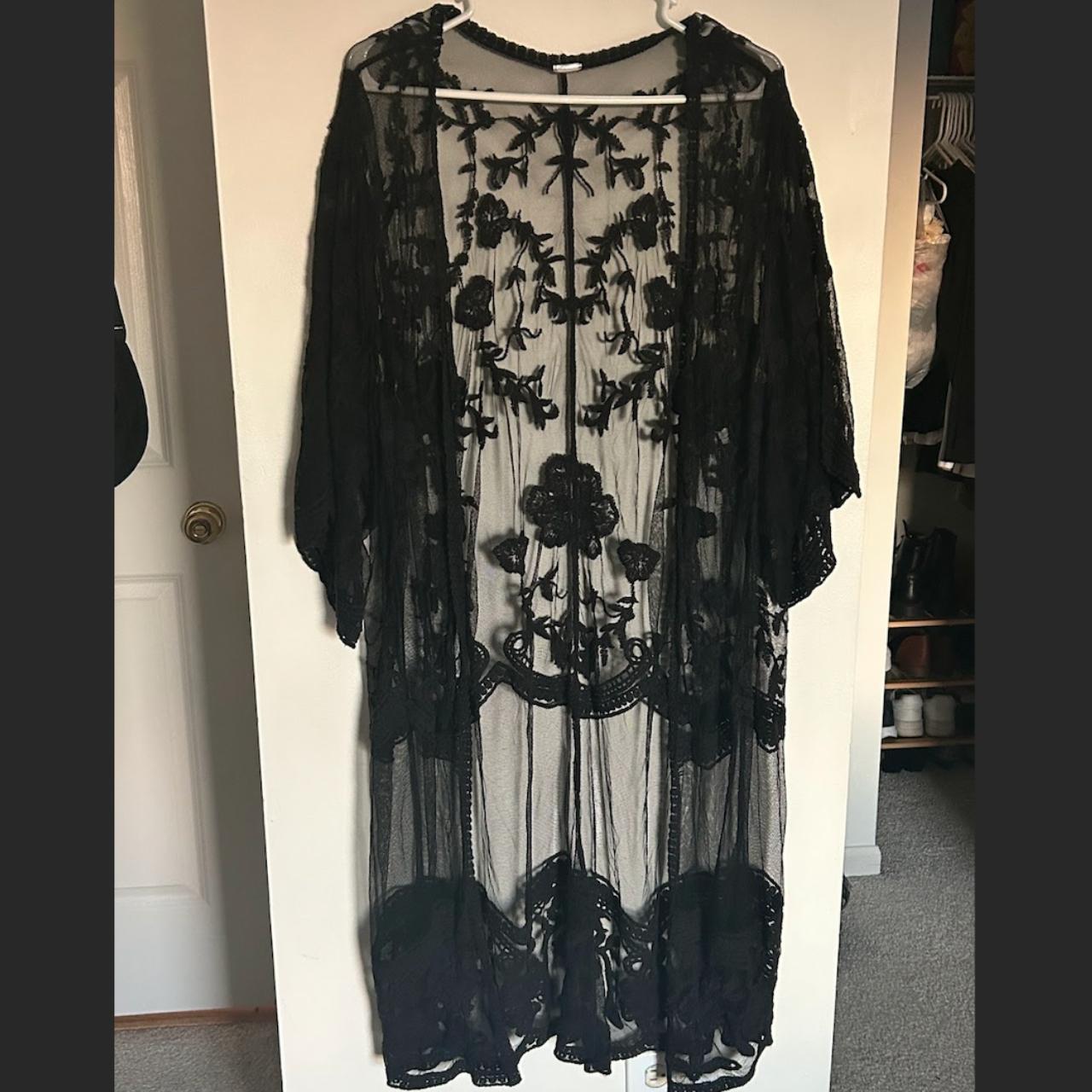 Beautiful Black Lace Kimono Shawl/Robe // One Size | Depop