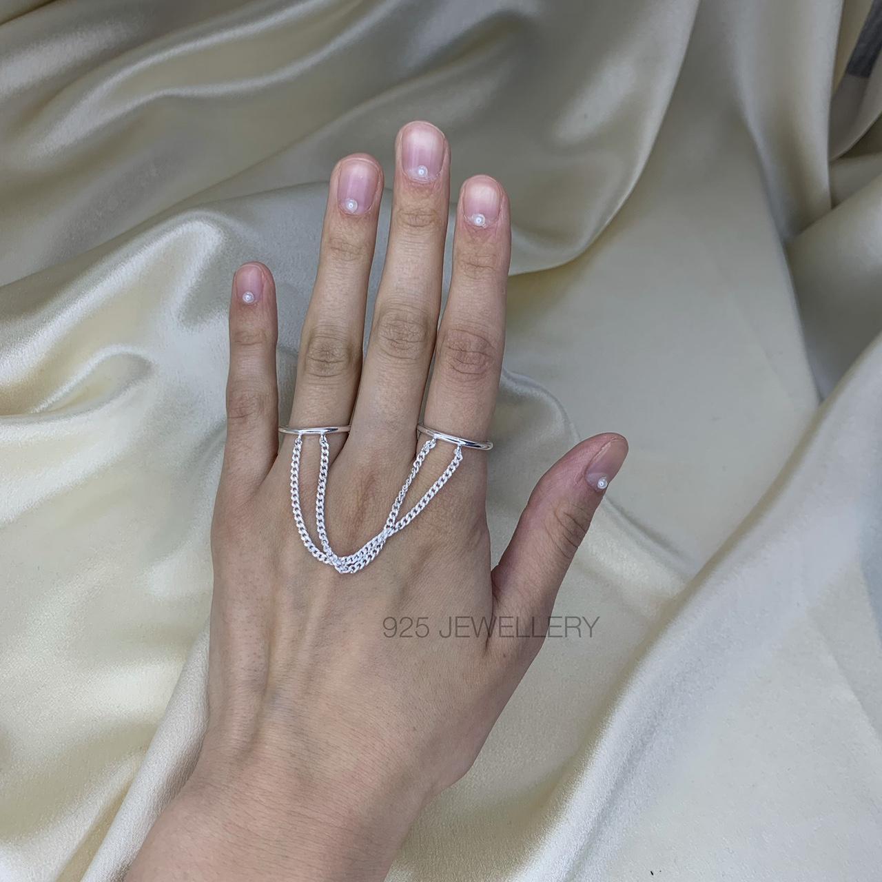 Sterling Silver chain link ring The curb chain is... - Depop