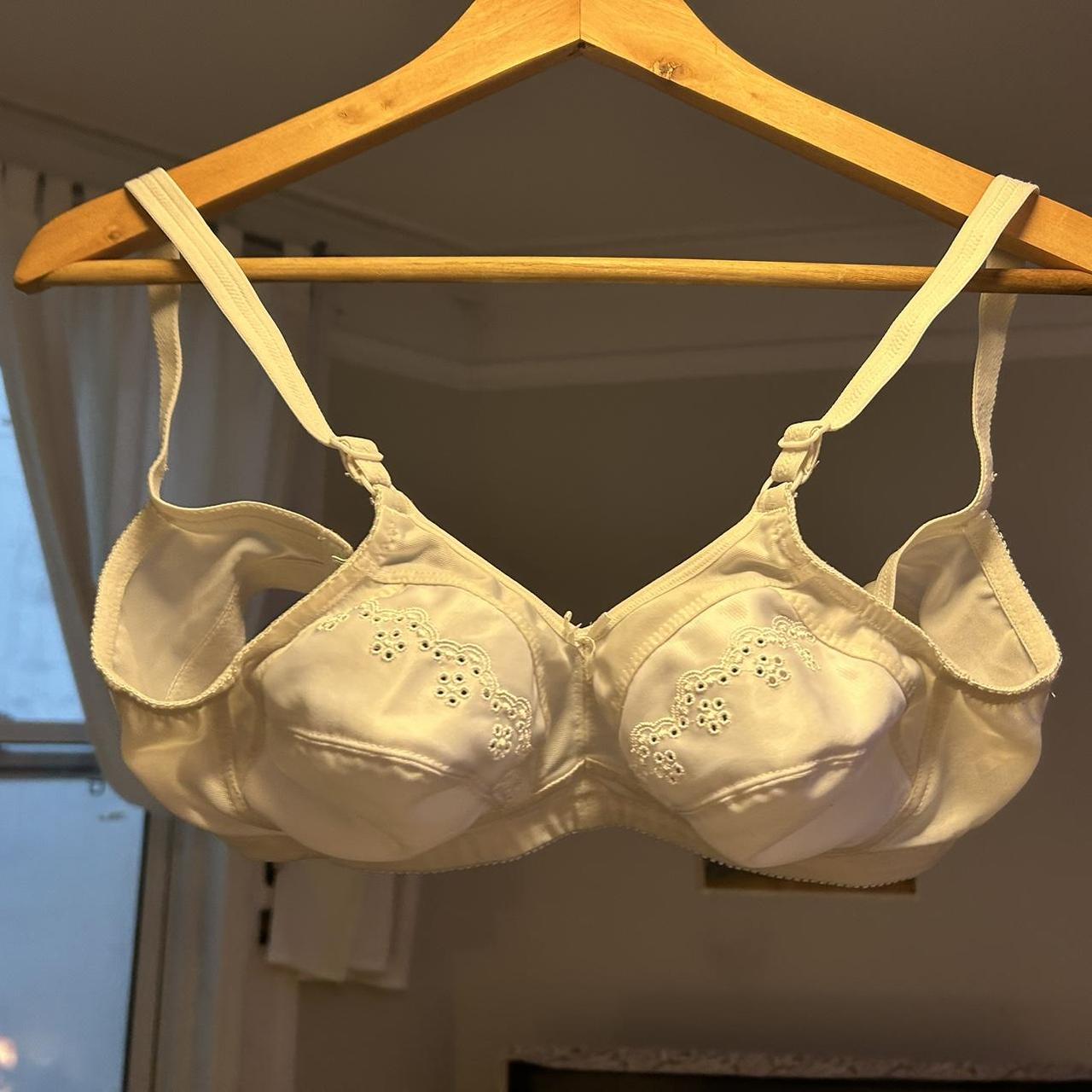 vintage bralette w/ cute detailing 32A/B msg b4... - Depop