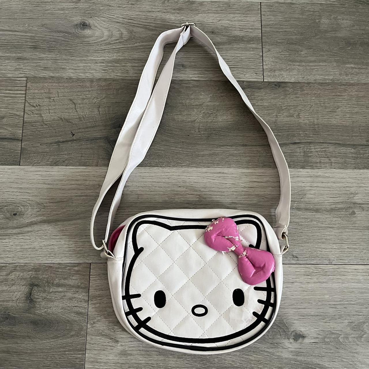 the cutest hello kitty bag! does have signs of wear... - Depop
