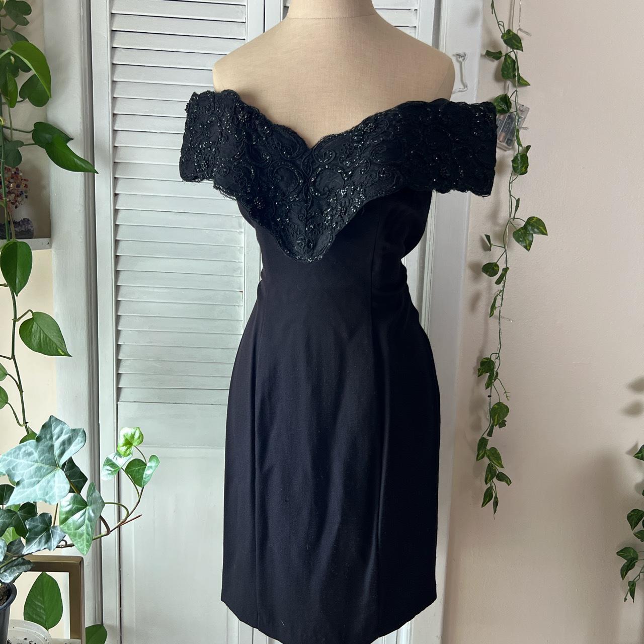 🖤Absolutely Stunning Off the shoulder Vintage 80s... - Depop
