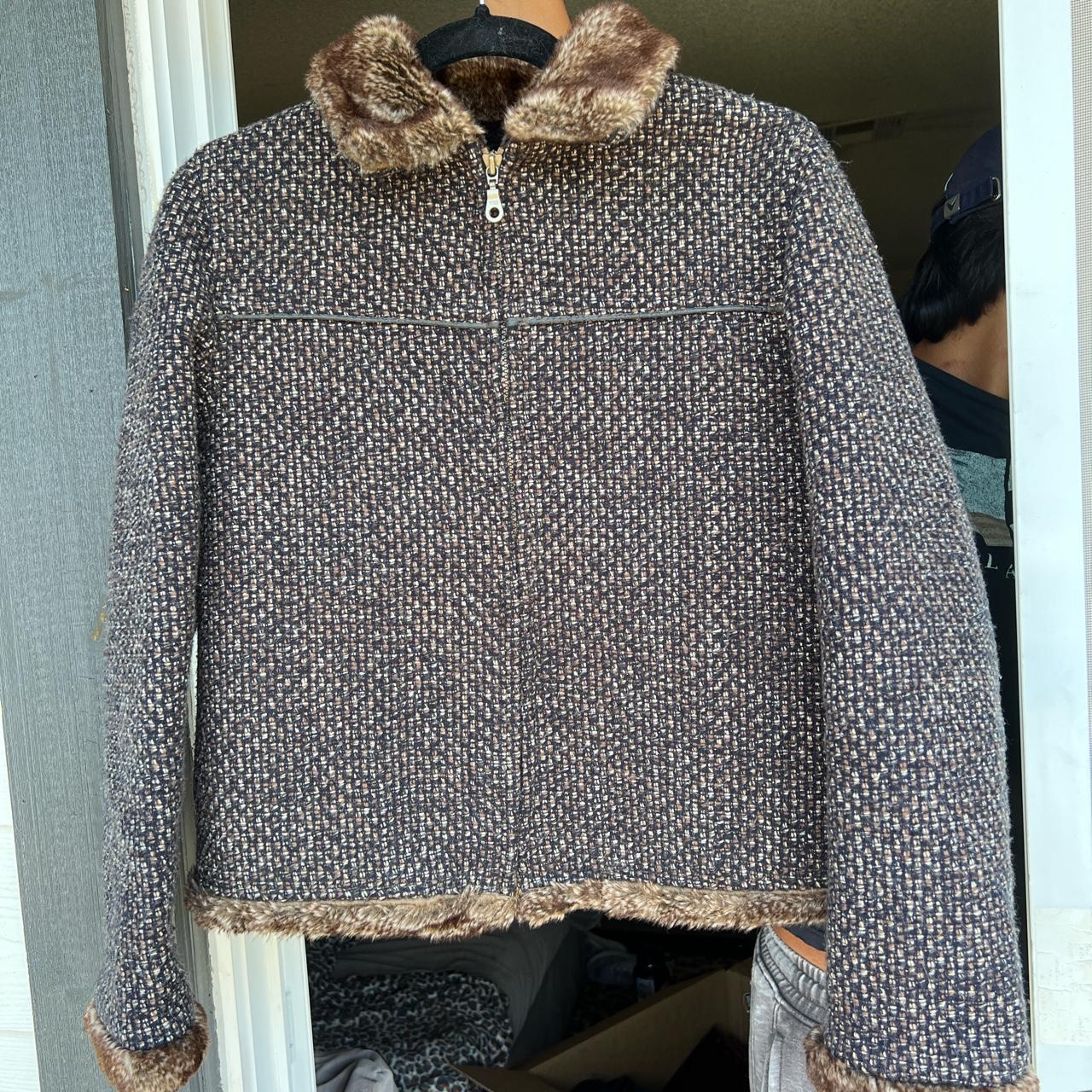 THE CUTEST VINTAGE BROWN FUR LINED... - Depop