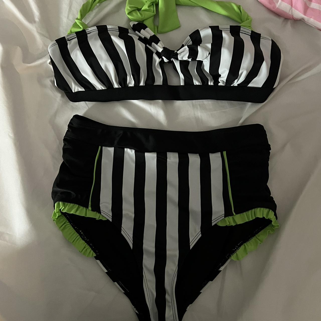 Hot Topic Women's White and Black Bikinis-and-tankini-sets | Depop