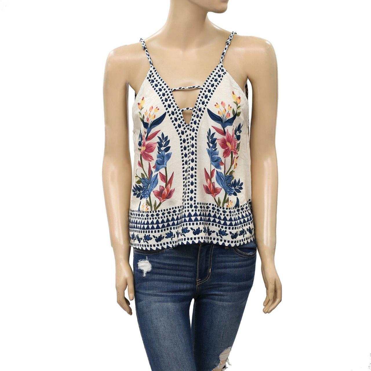 Farm Rio Women's Cream Vest | Depop