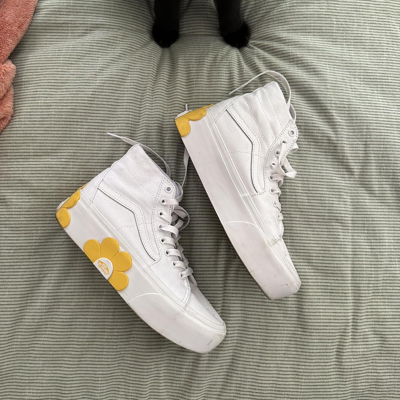 women’s 8.5/men’s 7 all white with yellow flowers... - Depop