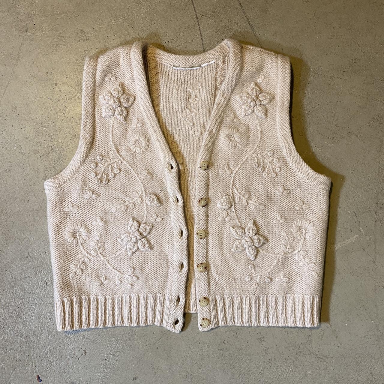 Women's Cream and White Gilet | Depop