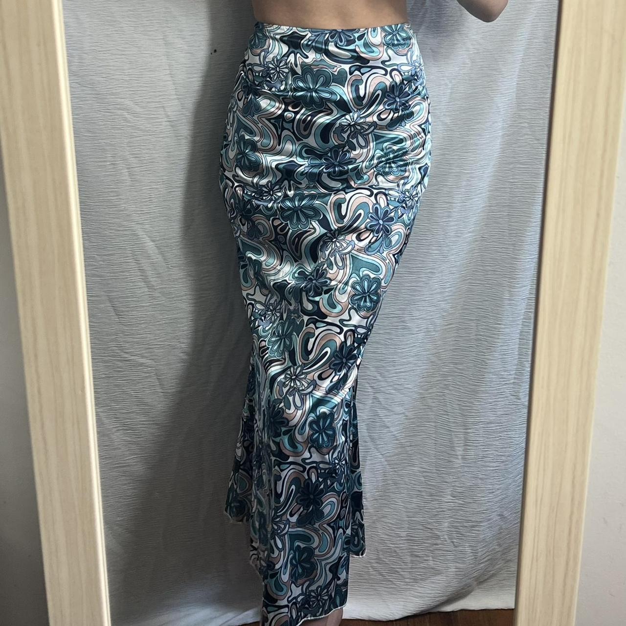 Mermaidcore Skirt super cute midi/maxi (pretty long... - Depop