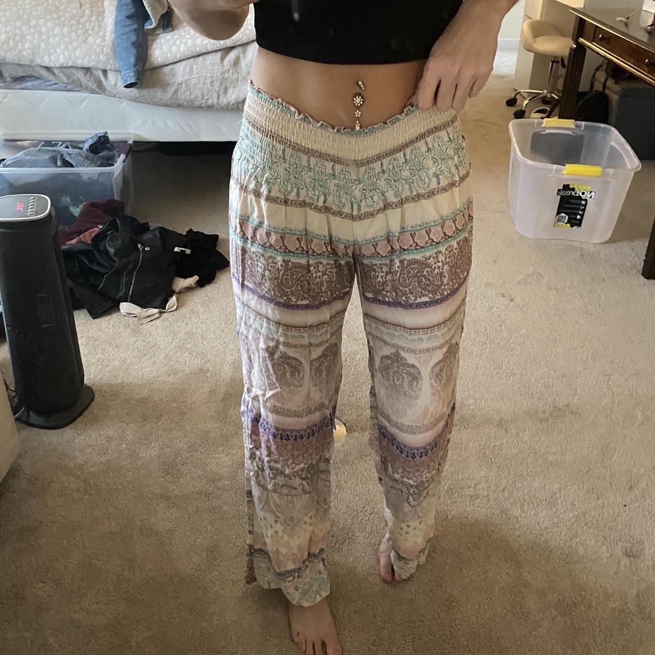 SMALL ONEIL BEACHY PANTS -super cute pattern 🤍... - Depop