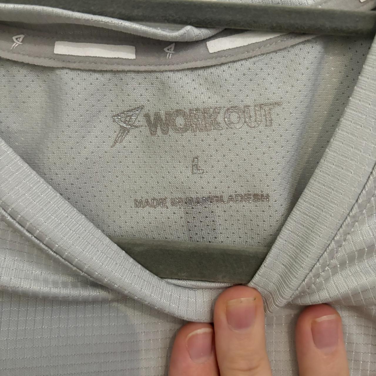 Primark Light grey workout tee Size Large - Depop