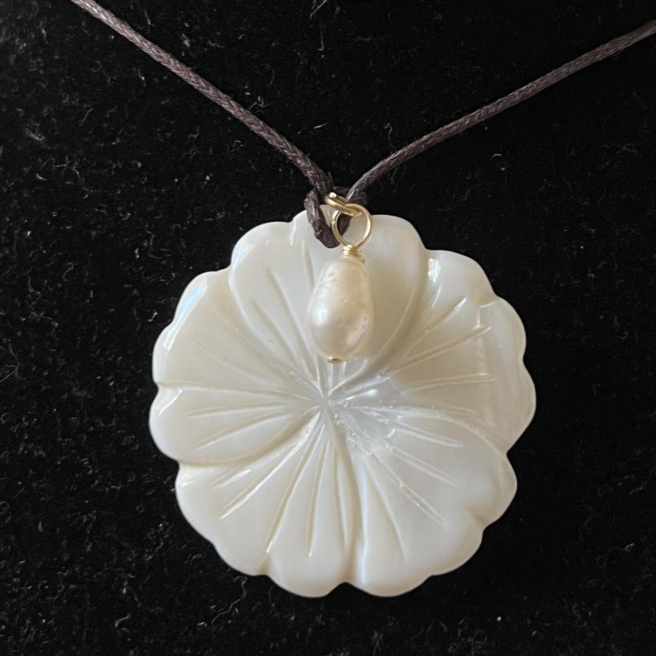 Flor de Perla Choker 🐚 Mother of pearl flower... - Depop