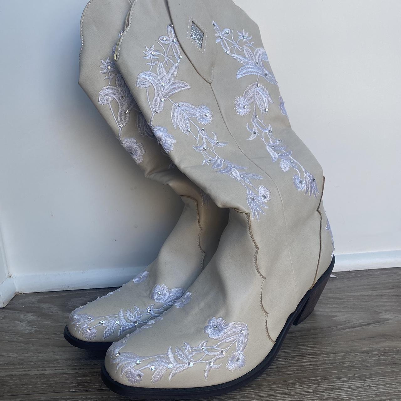 Adorable cream colored cowgirl boots! White... - Depop