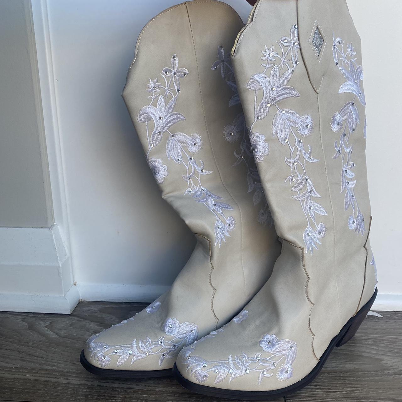 Adorable cream colored cowgirl boots! White... - Depop