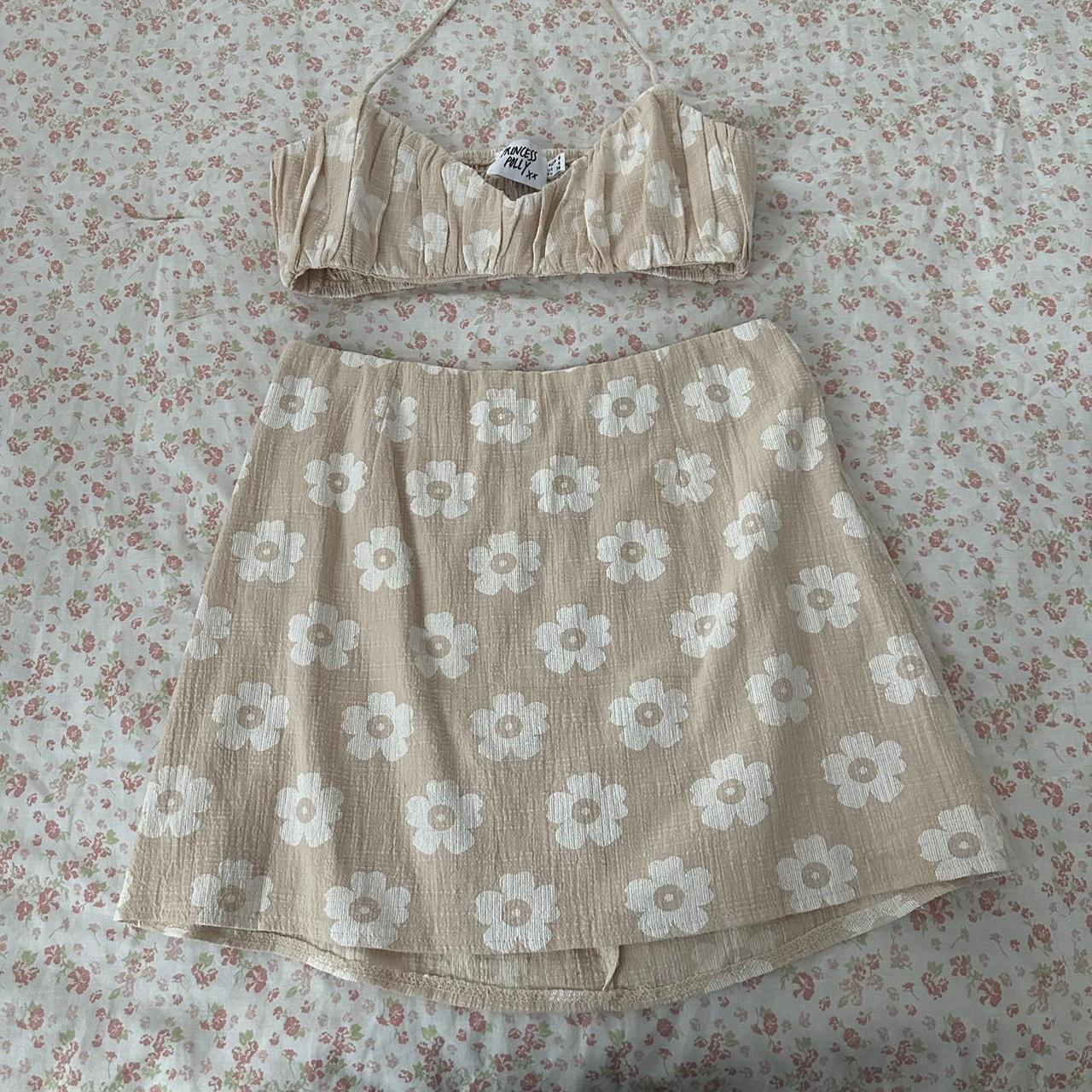 Beige floral princess Polly set - Depop