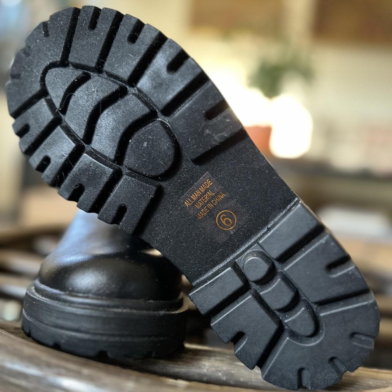 🐦‍⬛ Black Chelsea Boots 🐦‍⬛ these classic lil boots... - Depop