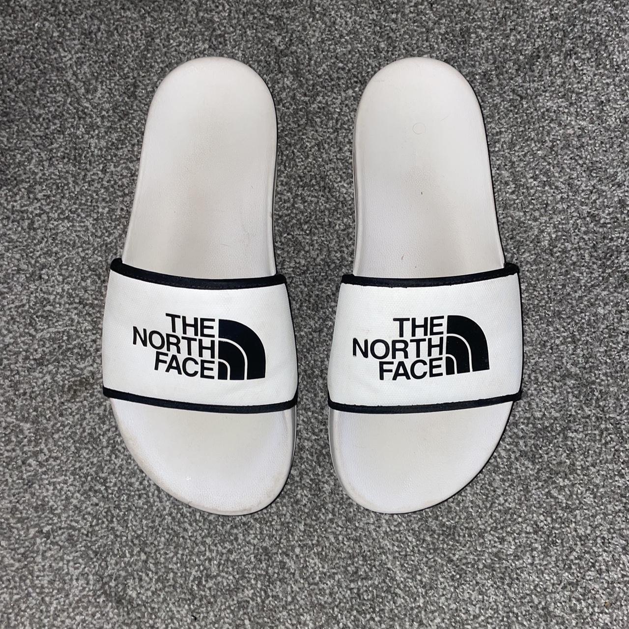 White North Face Sliders Men’s Size 9 Worn a fair... - Depop